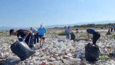 On a mission to clean rivers - River Cleanup
