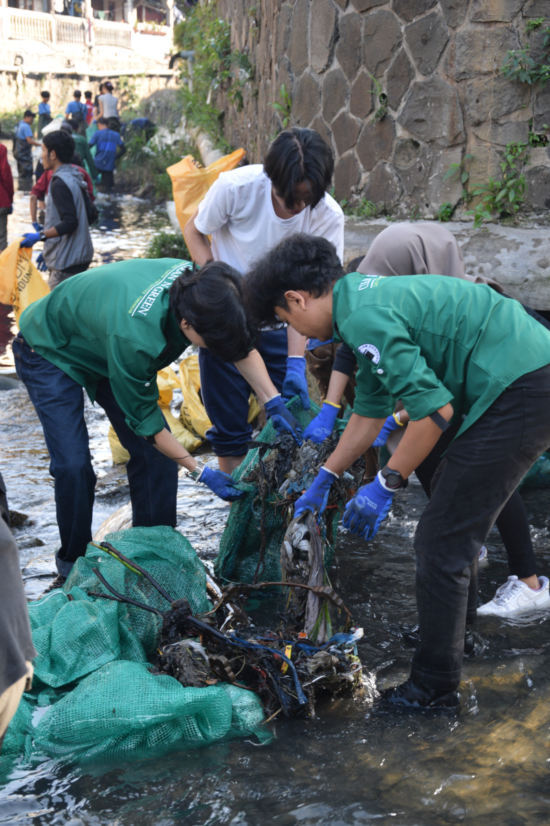 University Action : KOLASI Himas Polban - River Cleanup